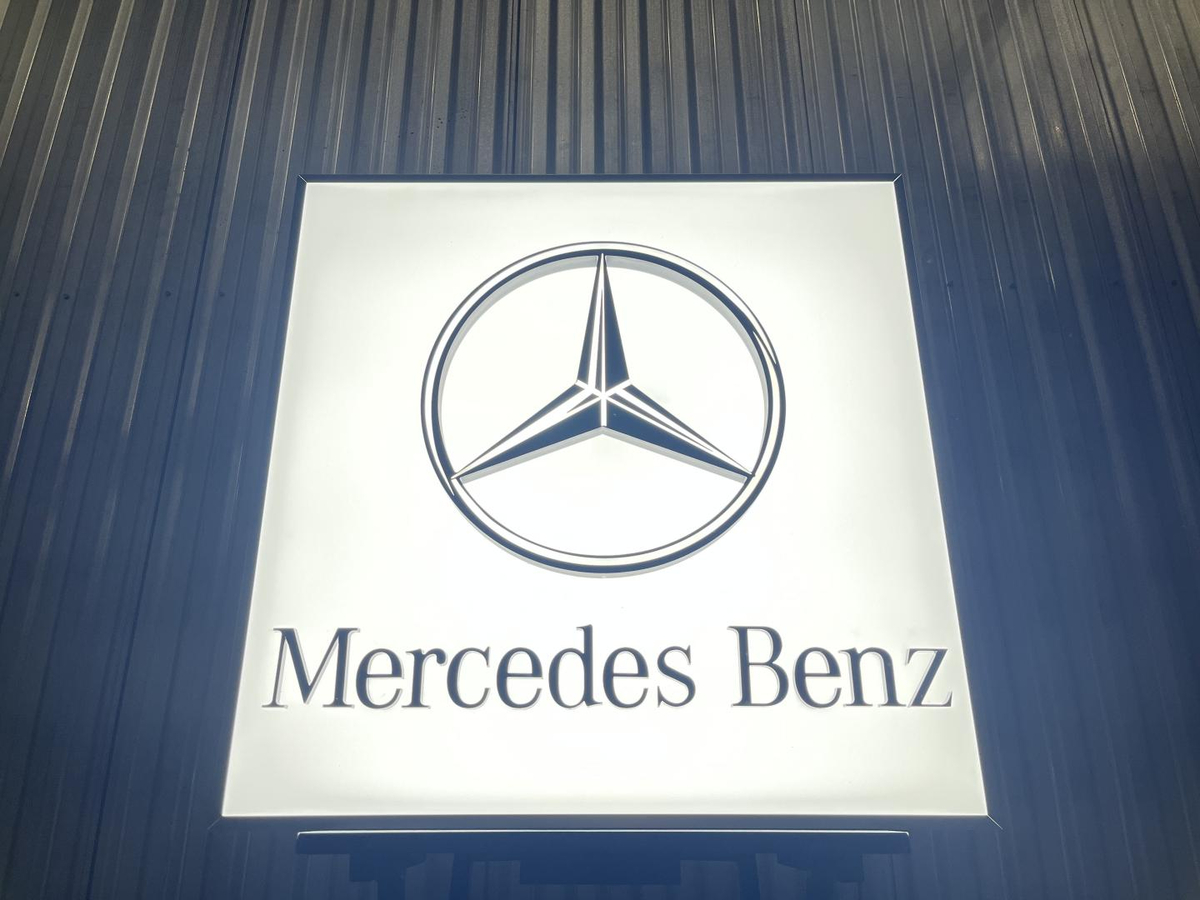 NO RESERVE: Original Mercedes-Benz Promotional Illuminated Sign For ...