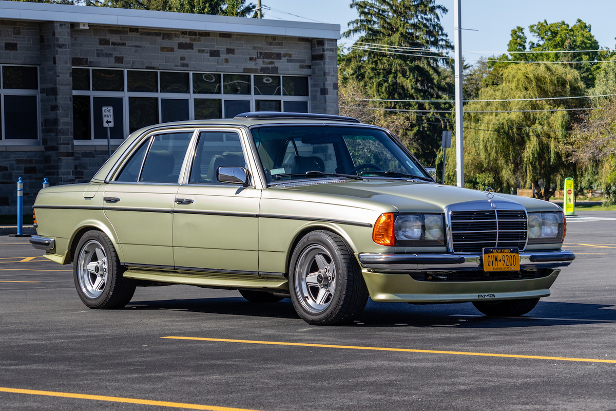 Benz W123 The Cars In The New Dust 2 Are In Fact Old Mercedes Benz