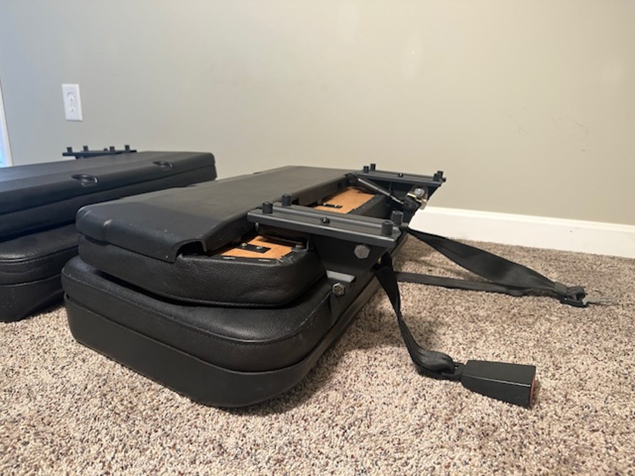 No Reserve: W463 Rear Jump Seats For Sale | The MB Market