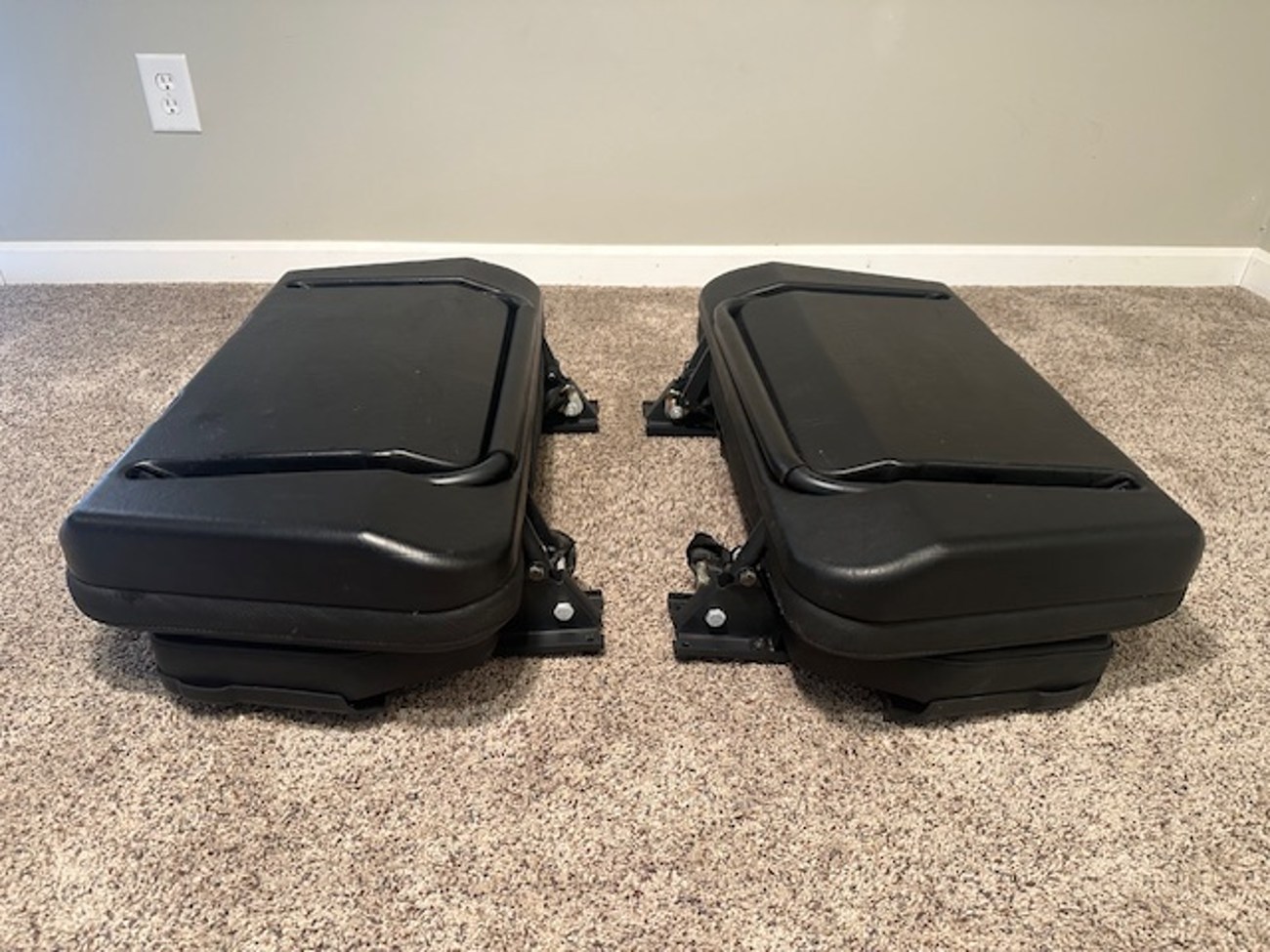 No Reserve: W463 Rear Jump Seats For Sale | The MB Market
