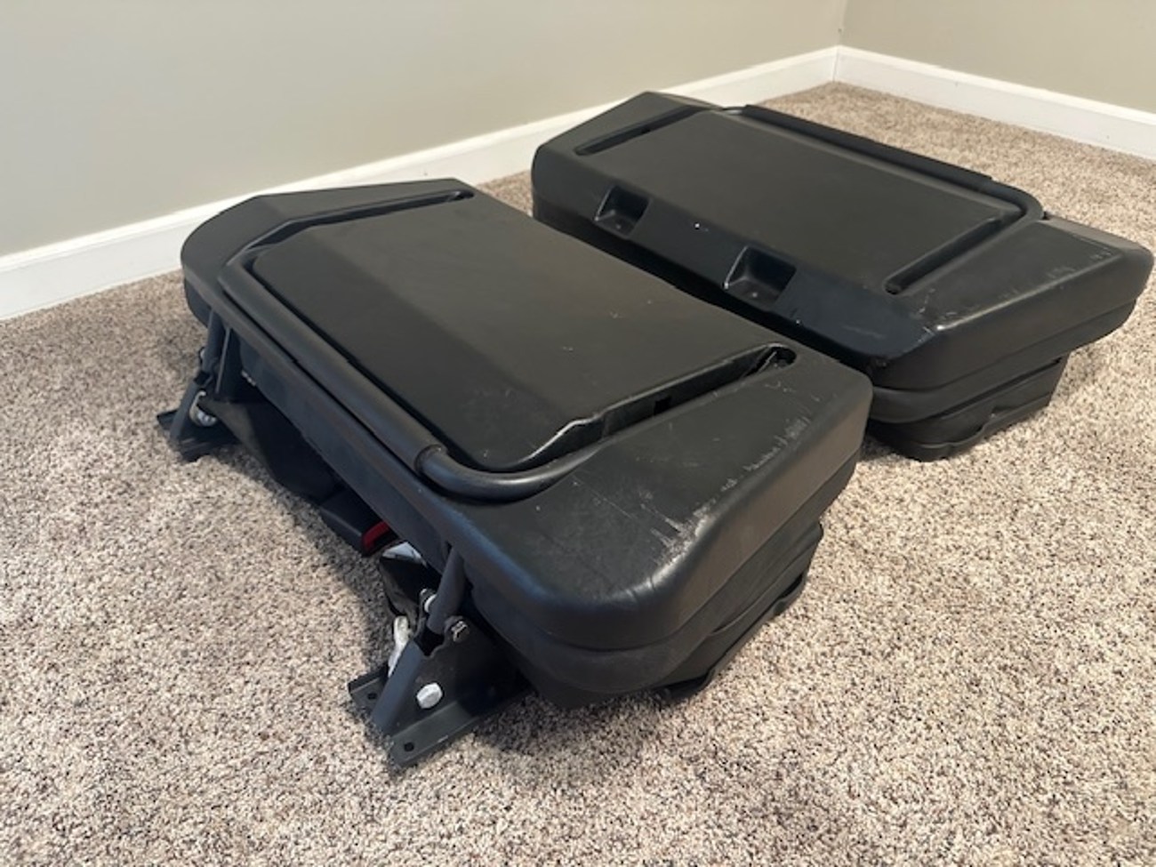 No Reserve: W463 Rear Jump Seats For Sale | The MB Market