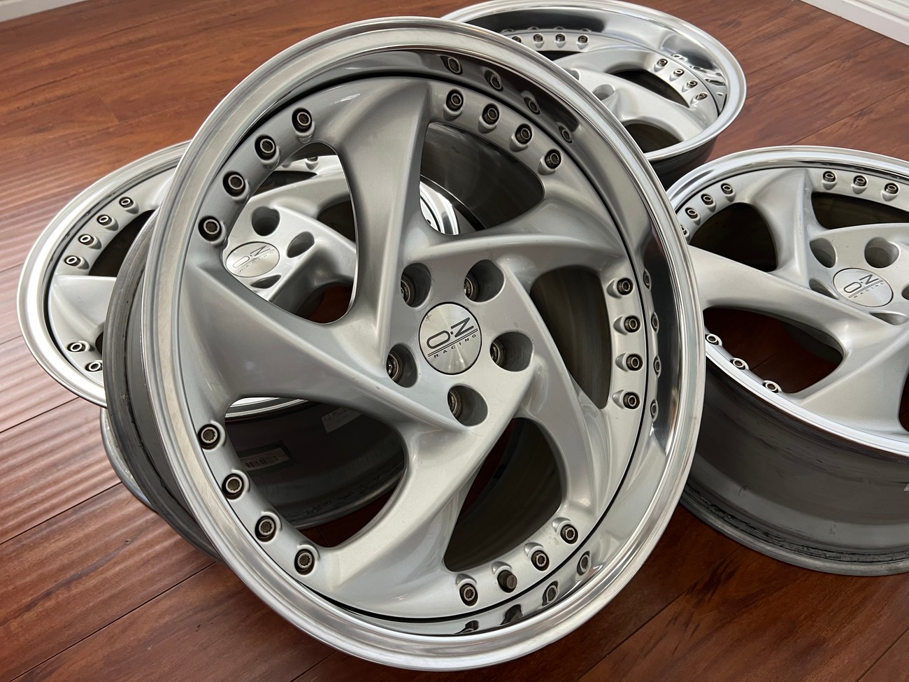 Staggered 2-Piece 18" OZ Racing Tornado Wheels For Sale | The MB Market