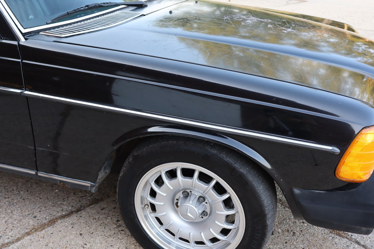 NO RESERVE: Euro 5.0L M117-Swapped 1982 Mercedes-Benz 300D For Sale ...