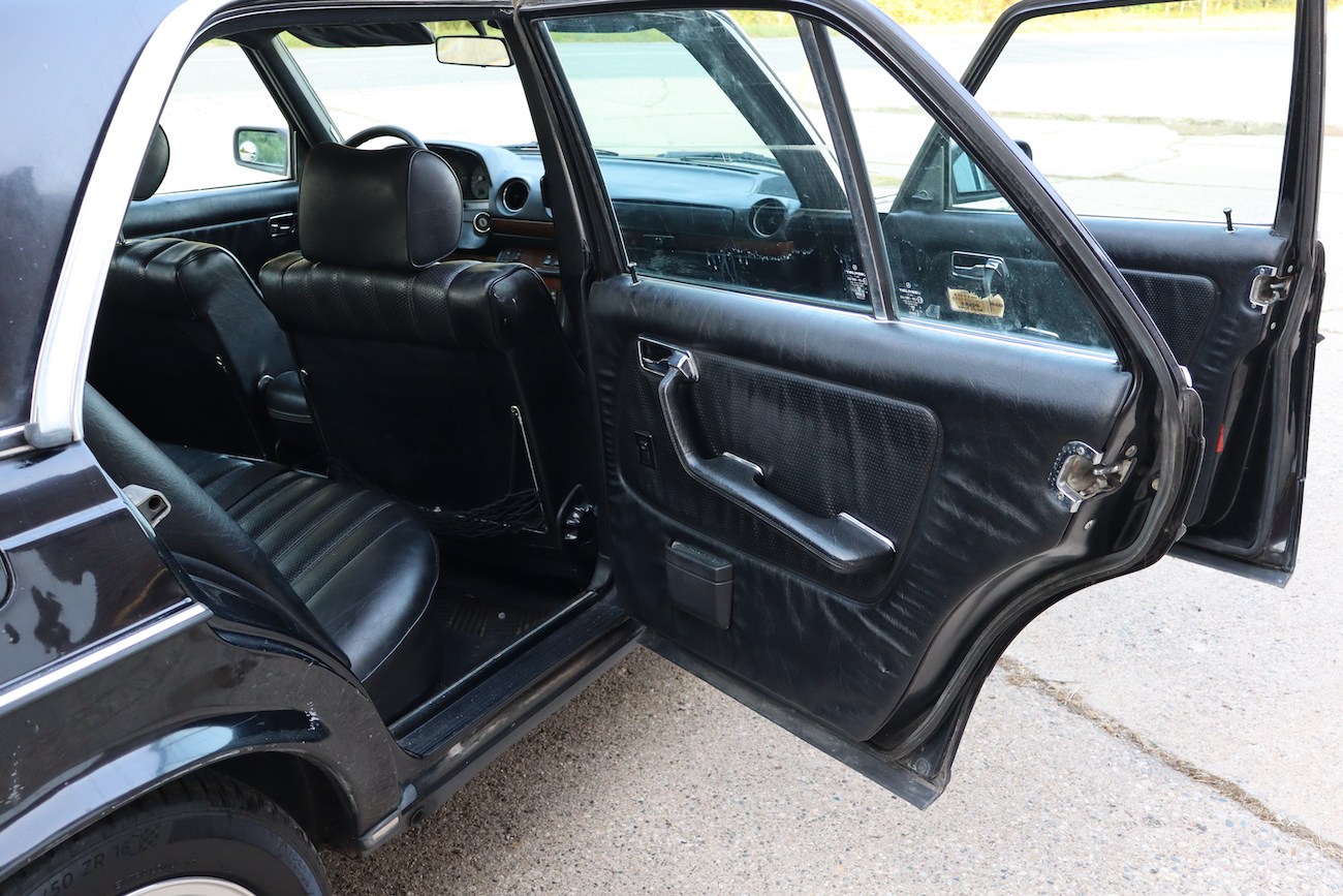 NO RESERVE: Euro 5.0L M117-Swapped 1982 Mercedes-Benz 300D For Sale ...