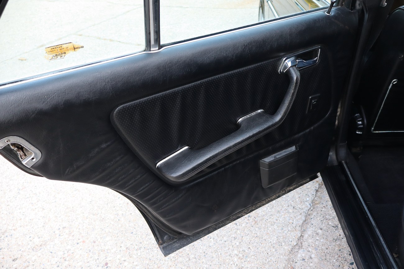 NO RESERVE: Euro 5.0L M117-Swapped 1982 Mercedes-Benz 300D For Sale ...