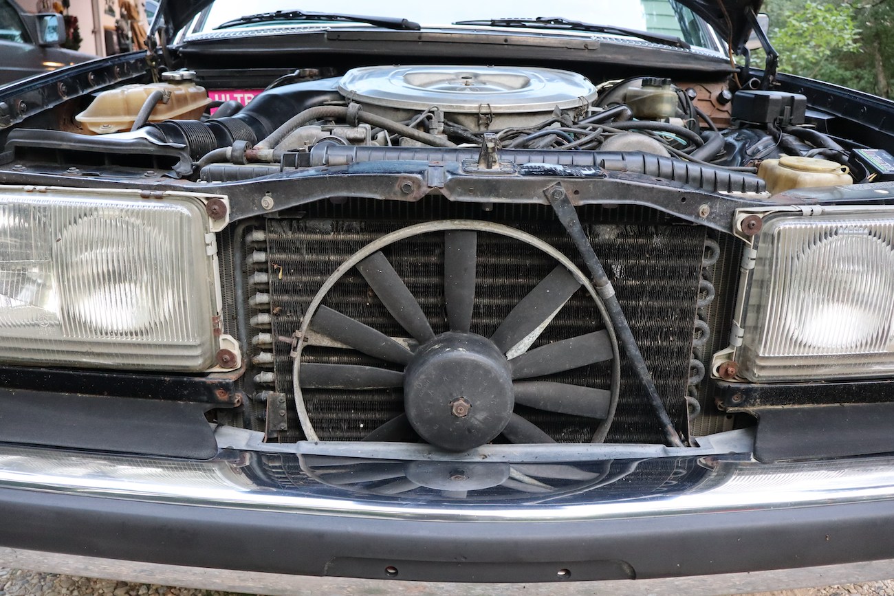 NO RESERVE: Euro 5.0L M117-Swapped 1982 Mercedes-Benz 300D For Sale ...