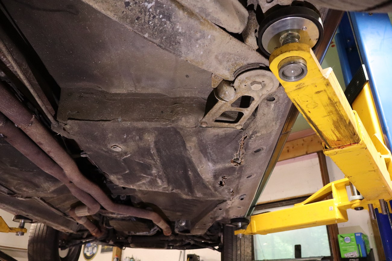 NO RESERVE: Euro 5.0L M117-Swapped 1982 Mercedes-Benz 300D For Sale ...