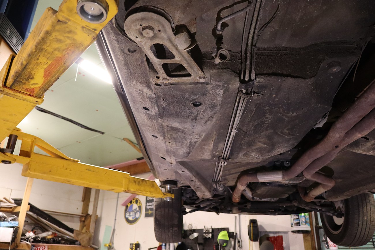 NO RESERVE: Euro 5.0L M117-Swapped 1982 Mercedes-Benz 300D For Sale ...