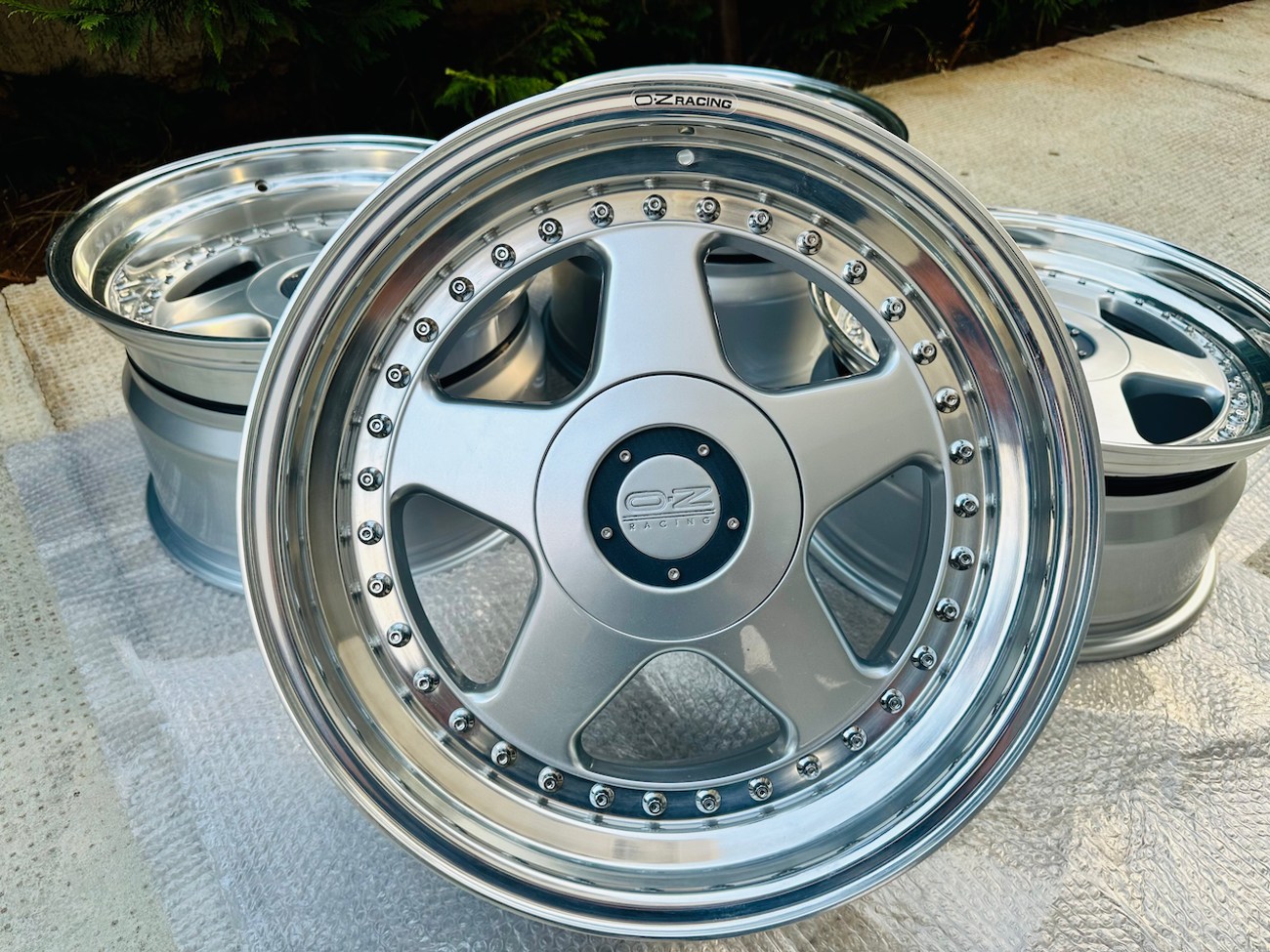 Staggered 3-Piece 17" Futura Wheels by OZ Racing For Sale | The MB Market
