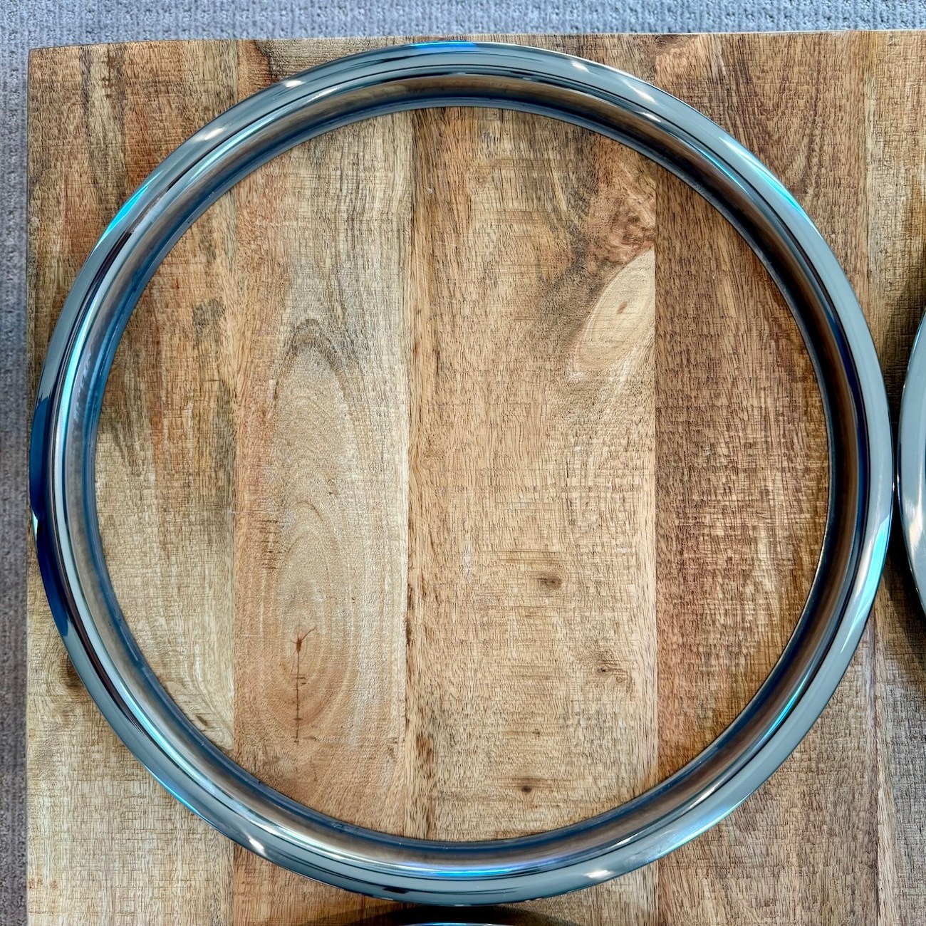 Set of 4 R129 Silver Arrow Polished 18" Beauty Rings For Sale | The MB ...