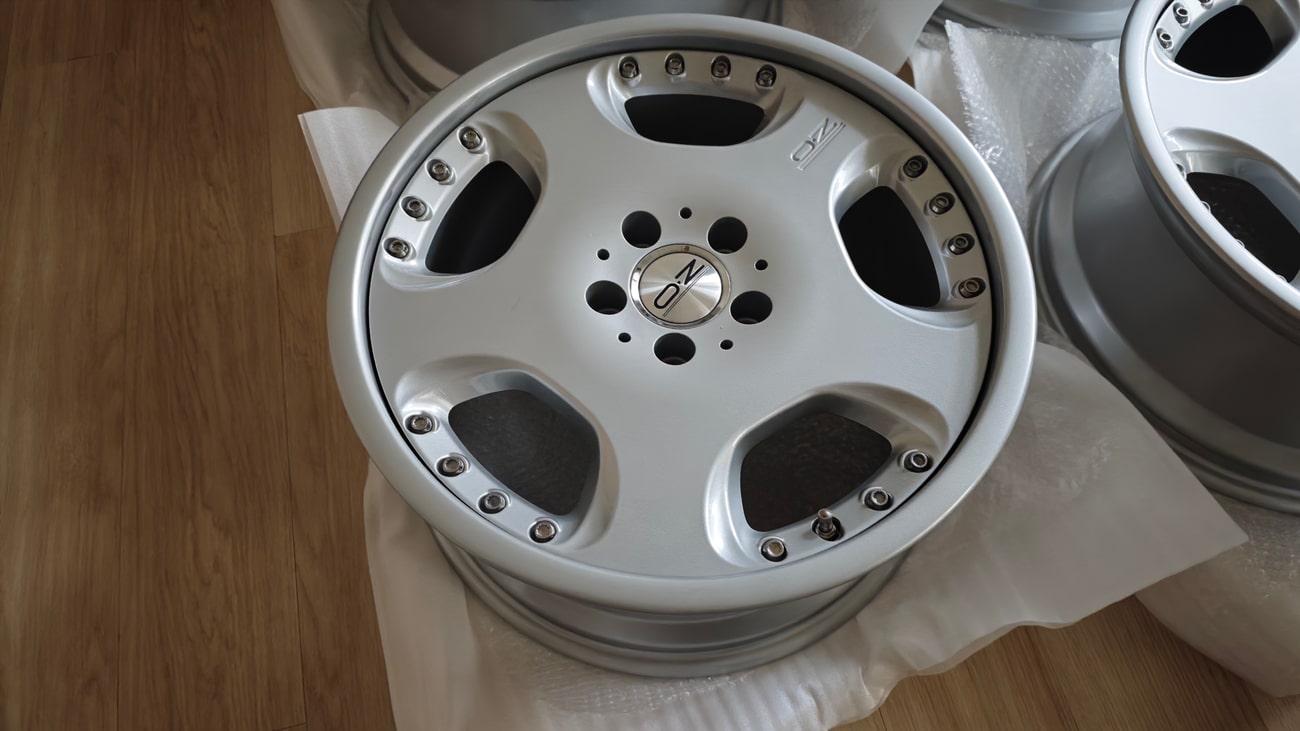 Staggered 2-Piece 18" OZ Racing Opera 2 Wheels For Sale | The MB Market