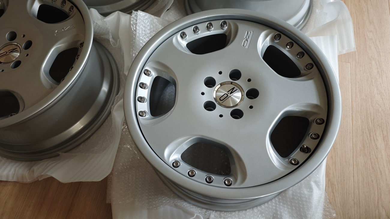 Staggered 2-Piece 18" OZ Racing Opera 2 Wheels For Sale | The MB Market
