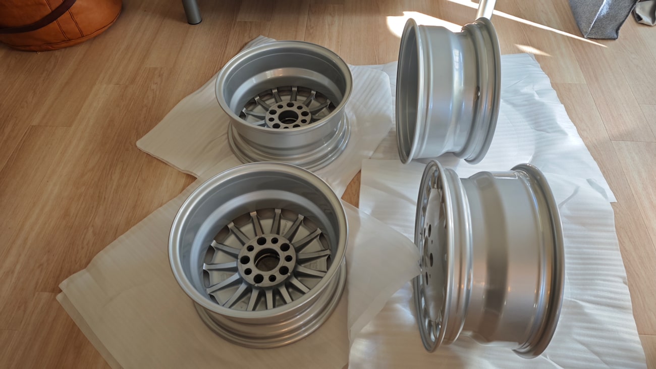 OEM Mercedes-Benz Gullideckel W201 2.3-16v/Sportline Wheels For Sale ...