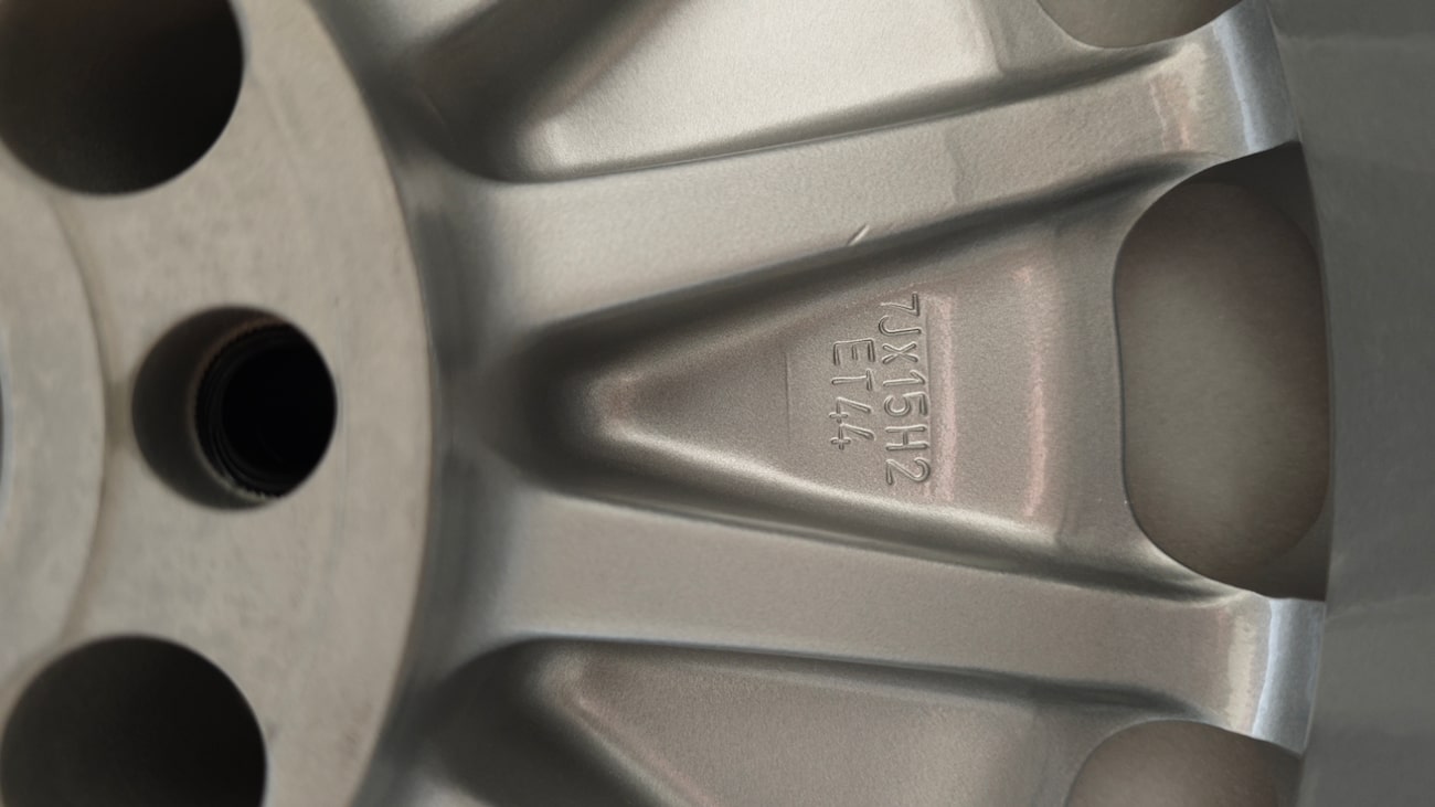 OEM Mercedes-Benz Gullideckel W201 2.3-16v/Sportline Wheels For Sale ...