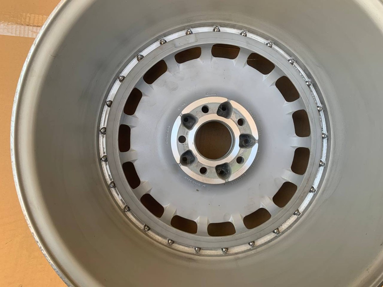 Custom 18" Gullideckel 2-Piece Wheels For Sale | The MB Market