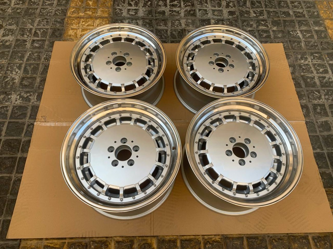 Custom 18" Gullideckel 2-Piece Wheels For Sale | The MB Market