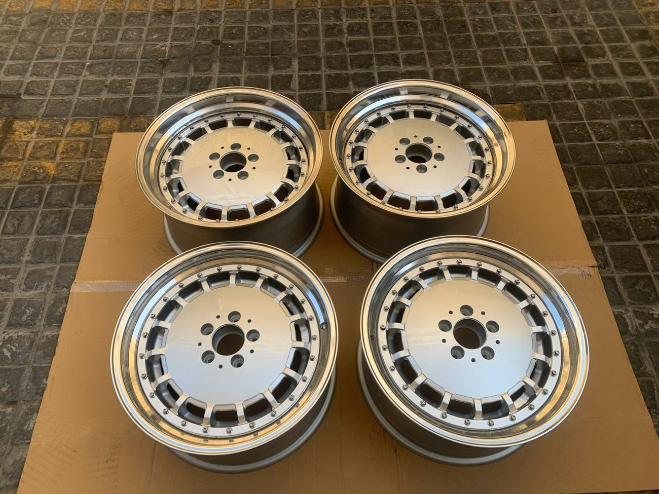 Custom 18" Gullideckel 2-Piece Wheels For Sale | The MB Market