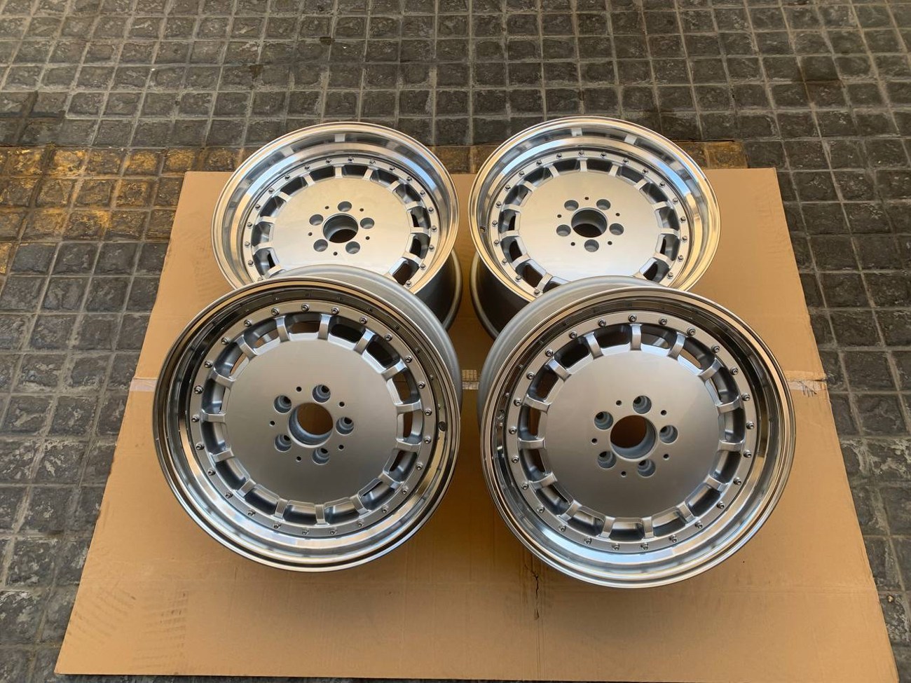 Custom 18" Gullideckel 2-Piece Wheels For Sale | The MB Market