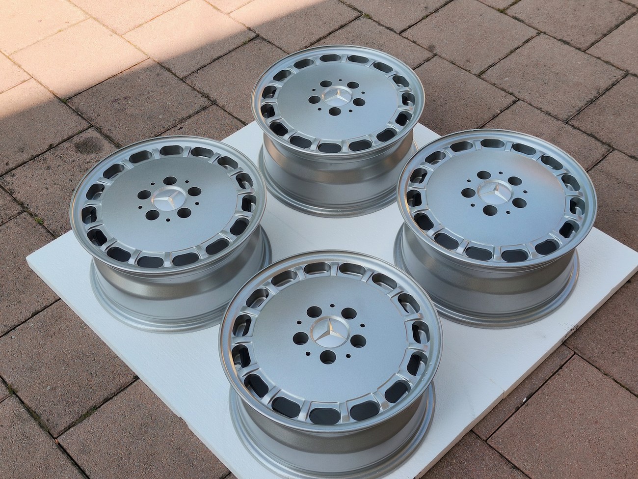 NO RESERVE: OEM Mercedes-Benz Gullideckel W201 2.3-16v/Sportline Wheels ...