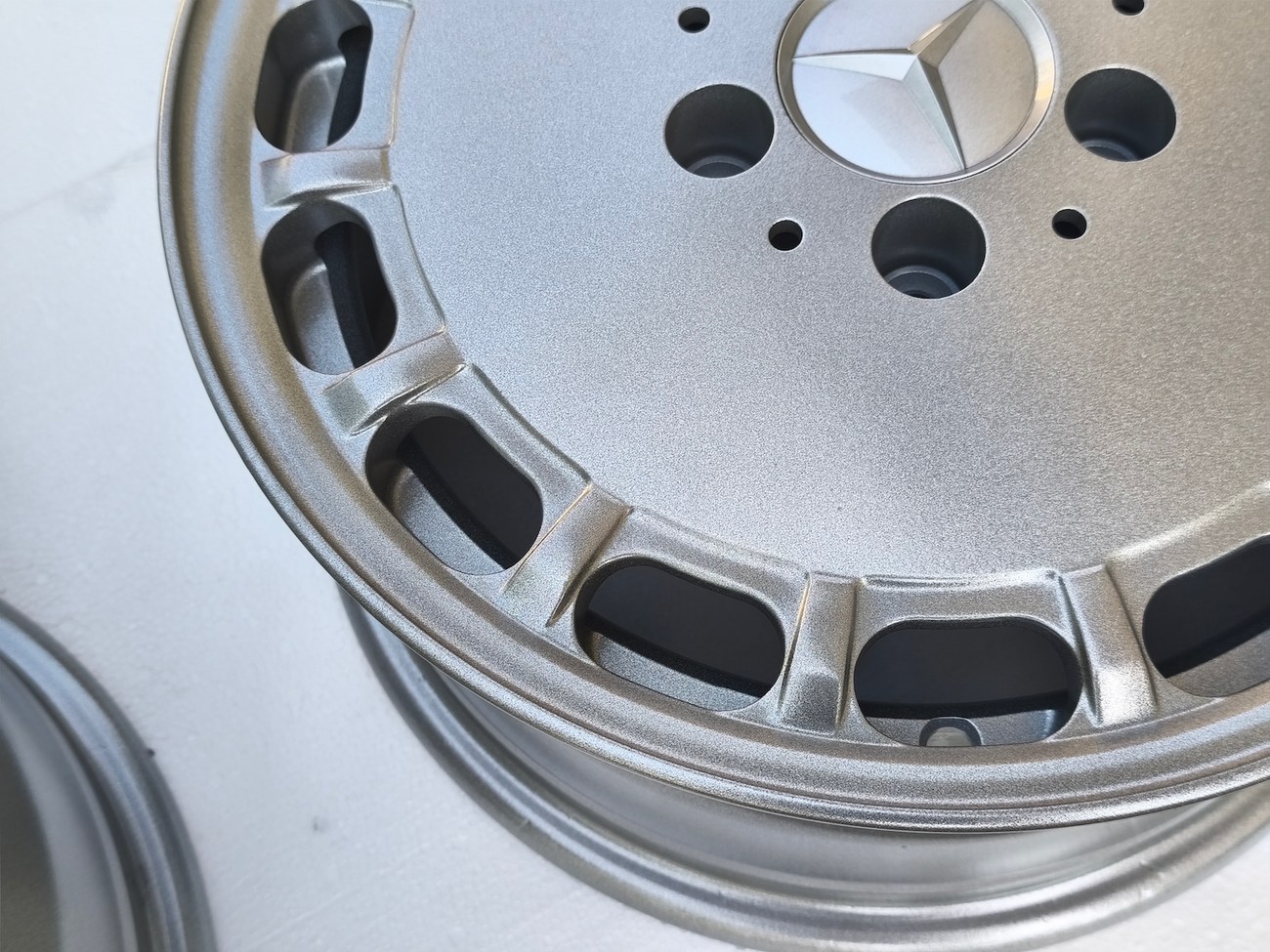 NO RESERVE: OEM Mercedes-Benz Gullideckel W201 2.3-16v/Sportline Wheels ...