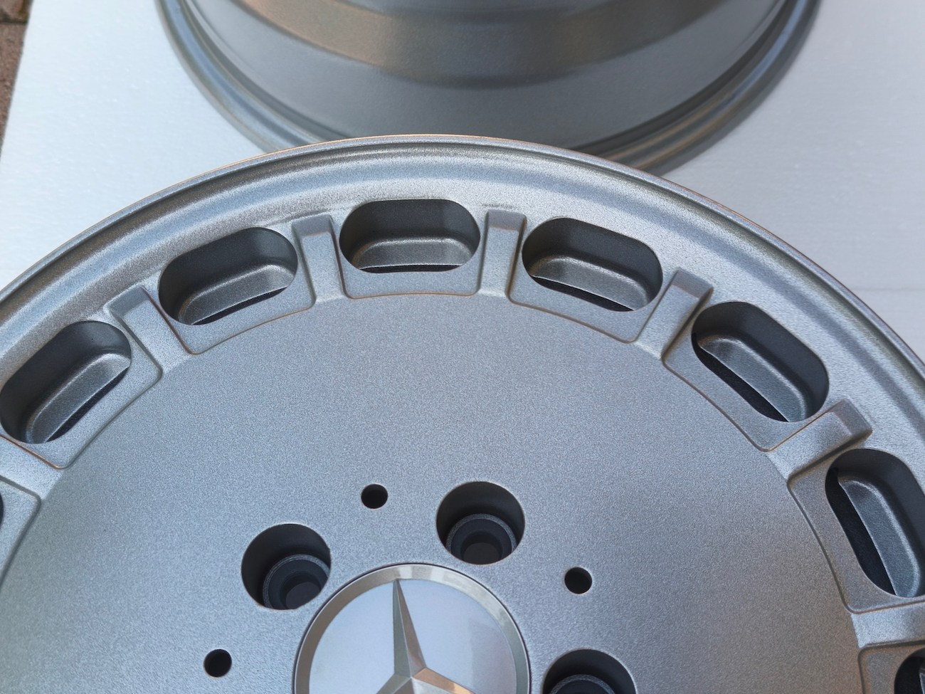 NO RESERVE: OEM Mercedes-Benz Gullideckel W201 2.3-16v/Sportline Wheels ...