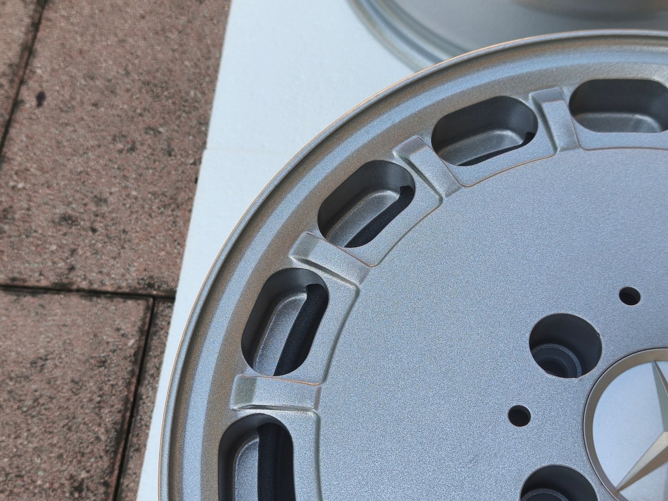 NO RESERVE: OEM Mercedes-Benz Gullideckel W201 2.3-16v/Sportline Wheels ...