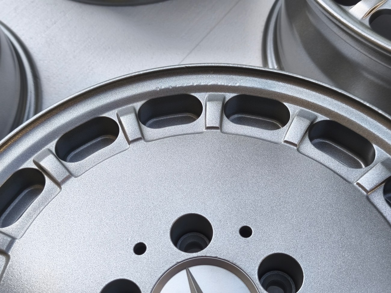 NO RESERVE: OEM Mercedes-Benz Gullideckel W201 2.3-16v/Sportline Wheels ...