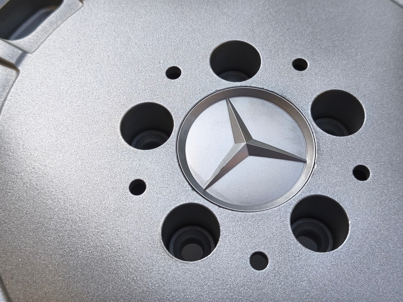 NO RESERVE: OEM Mercedes-Benz Gullideckel W201 2.3-16v/Sportline Wheels ...