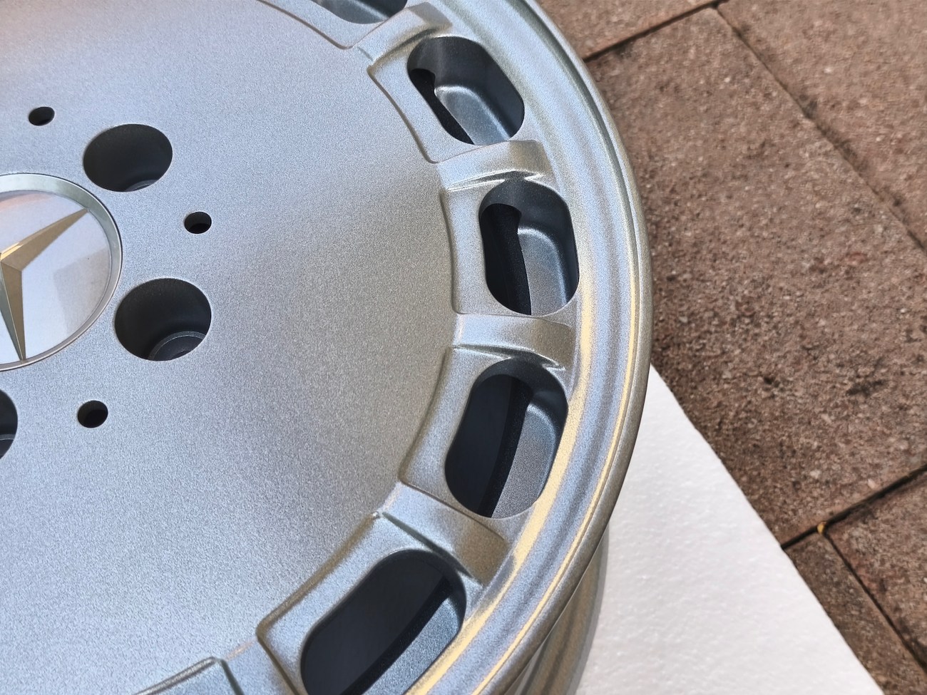 NO RESERVE: OEM Mercedes-Benz Gullideckel W201 2.3-16v/Sportline Wheels ...