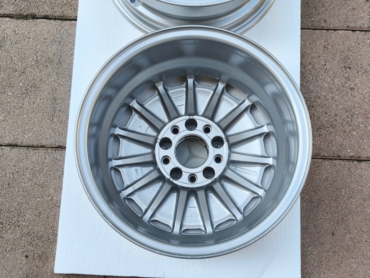 NO RESERVE: OEM Mercedes-Benz Gullideckel W201 2.3-16v/Sportline Wheels ...