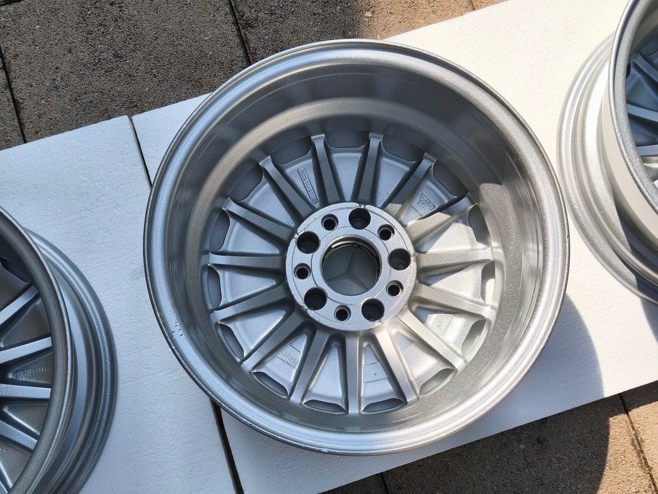 NO RESERVE: OEM Mercedes-Benz Gullideckel W201 2.3-16v/Sportline Wheels ...