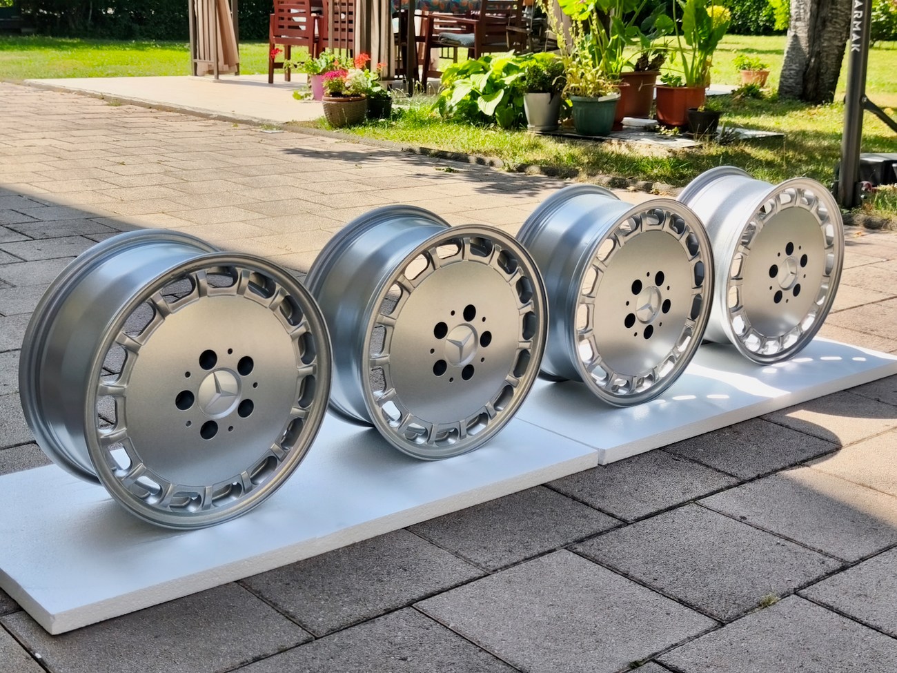 NO RESERVE: OEM Mercedes-Benz Gullideckel W201 2.3-16v/Sportline Wheels ...