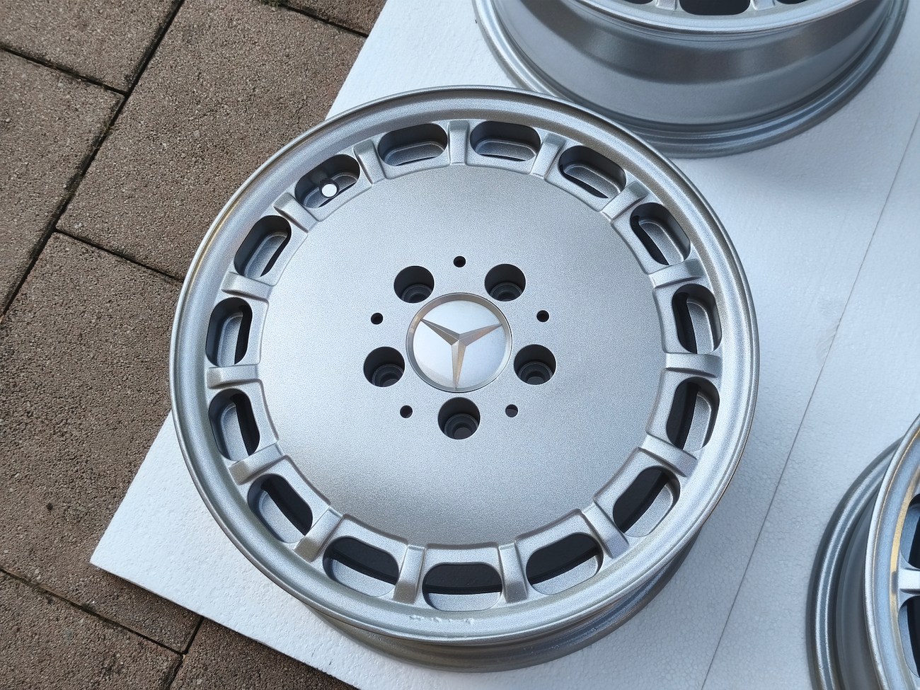 NO RESERVE: OEM Mercedes-Benz Gullideckel W201 2.3-16v/Sportline Wheels ...