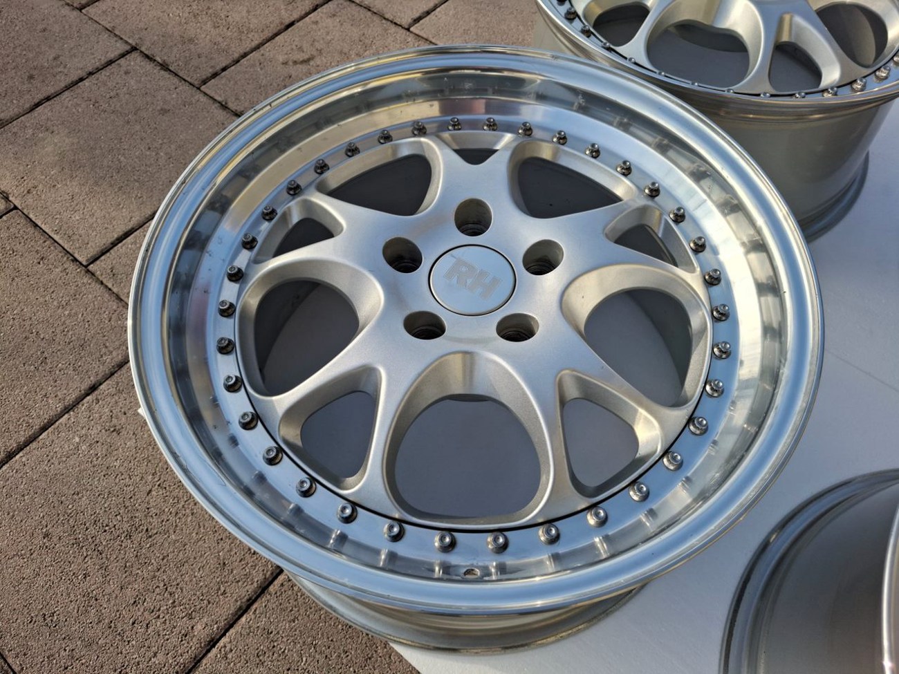 Staggered 2-Piece 17" RH Alurad ZW3 Wheels For Sale | The MB Market