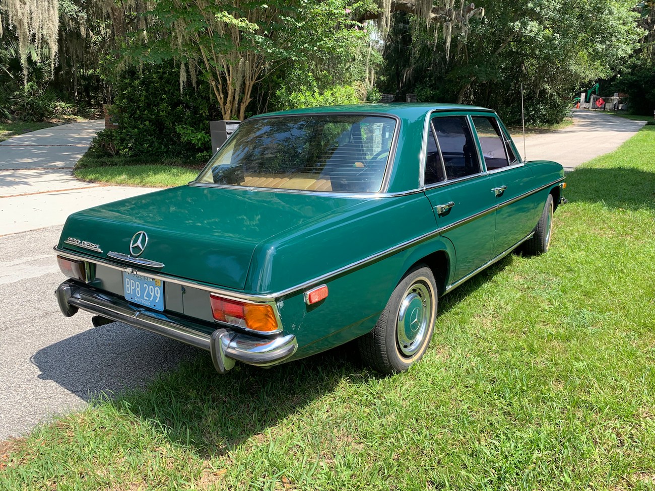 1972 Mercedes-Benz 220D 4-Speed For Sale | The MB Market