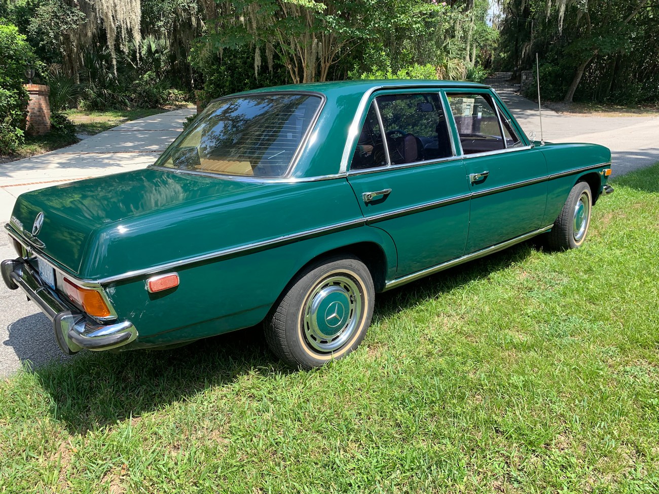 1972 Mercedes-Benz 220D 4-Speed For Sale | The MB Market
