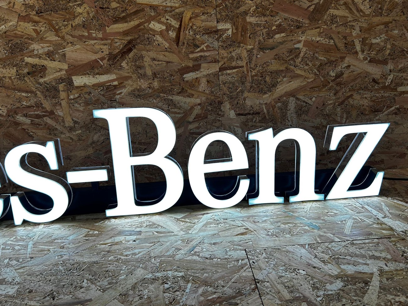 280cm x 35cm Illuminated Mercedes-Benz Dealer Sign For Sale | The MB Market