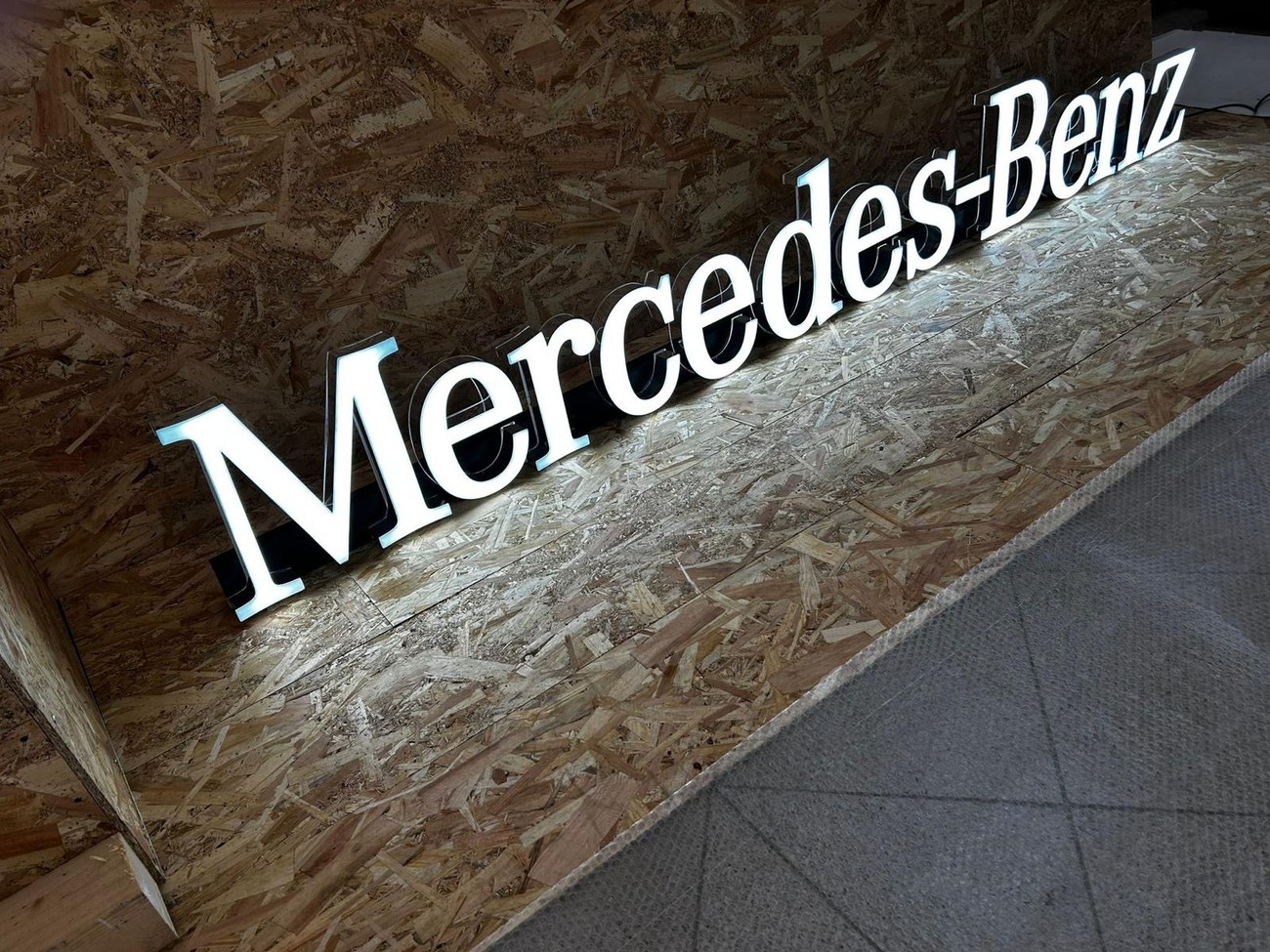 280cm x 35cm Illuminated Mercedes-Benz Dealer Sign For Sale | The MB Market
