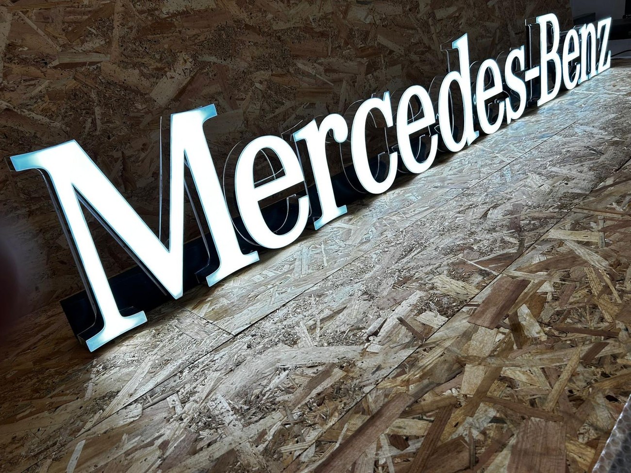 280cm x 35cm Illuminated Mercedes-Benz Dealer Sign For Sale | The MB Market
