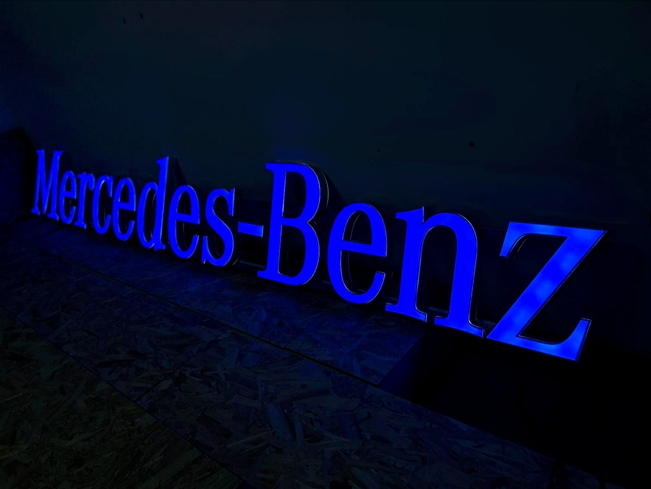 400cm x 48cm Illuminated Mercedes-Benz Dealer Sign For Sale | The MB Market