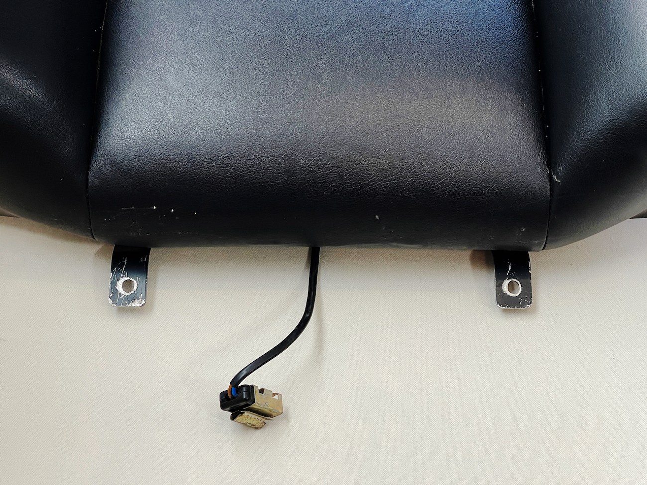 Mercedes-Benz W126 Complete Split Rear Seats For Sale | The MB Market