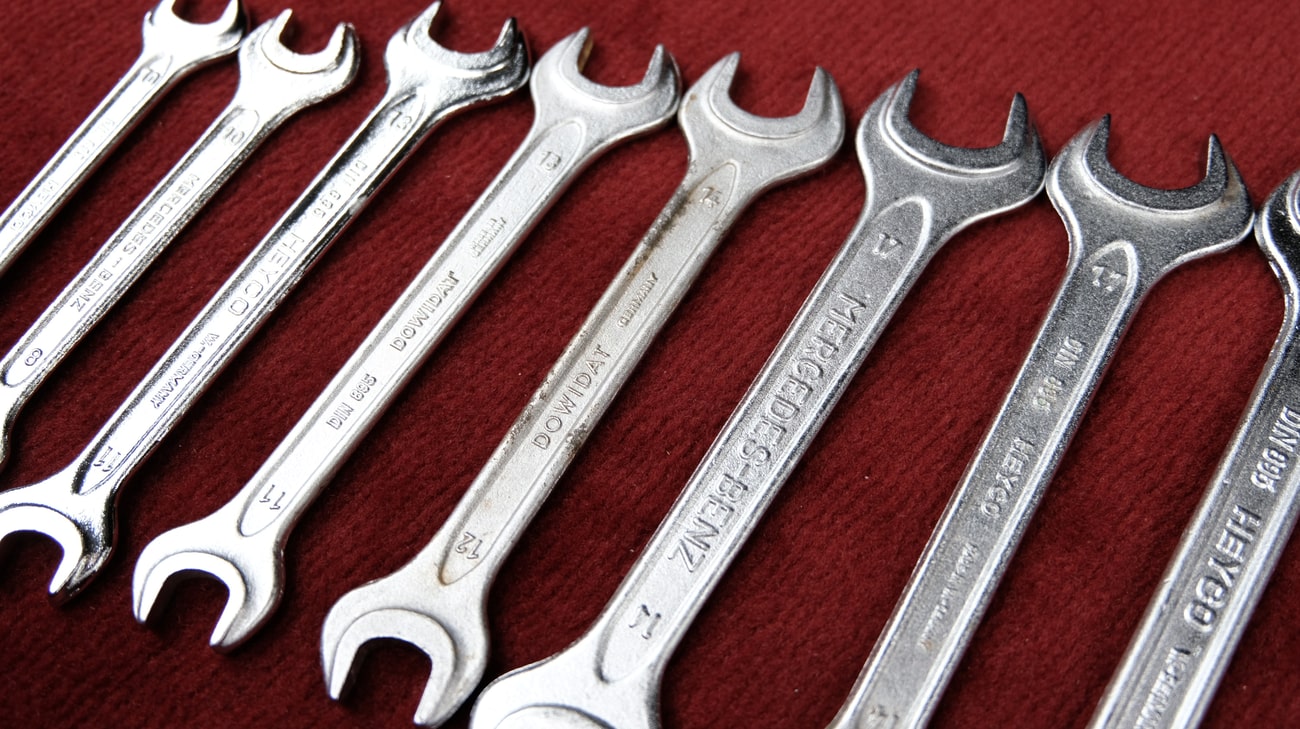 W100 Mercedes-Benz 600 Tool Kit For Sale | The MB Market