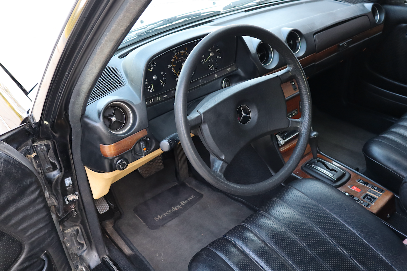 NO RESERVE: Euro 5.0L M117-Swapped 1982 Mercedes-Benz 300D For Sale ...