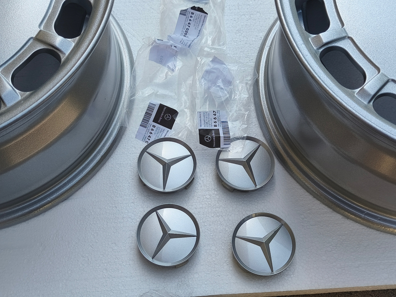 NO RESERVE: OEM Mercedes-Benz Gullideckel W201 2.3-16v/Sportline Wheels ...