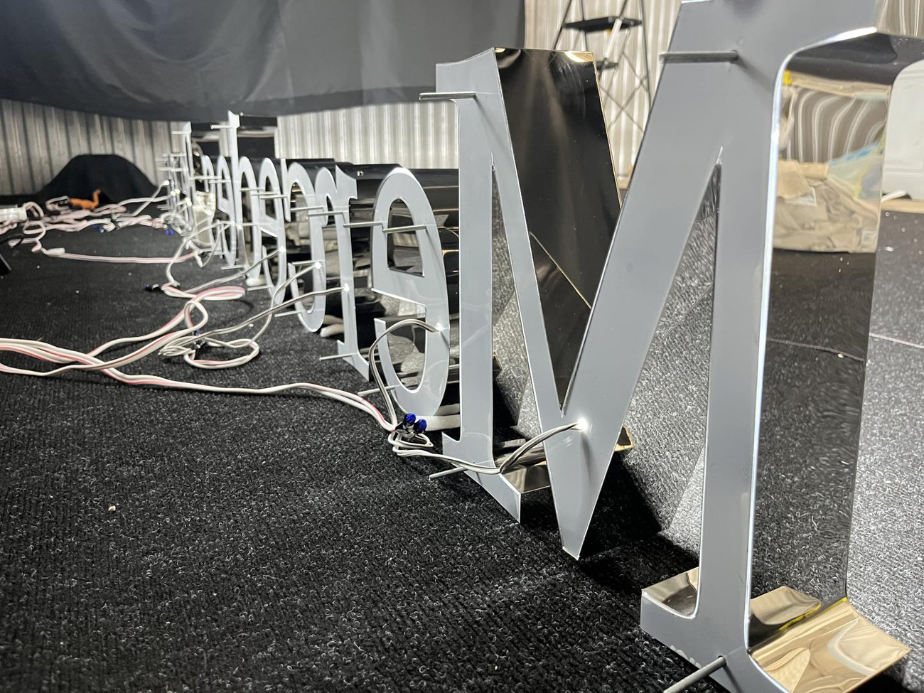 NO RESERVE: Original Mercedes-Benz Promotional Illuminated Sign For ...