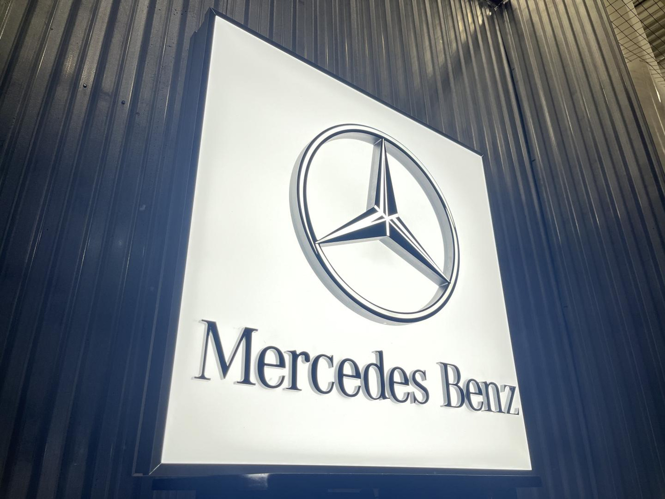 NO RESERVE: Original Mercedes-Benz Promotional Illuminated Sign For ...