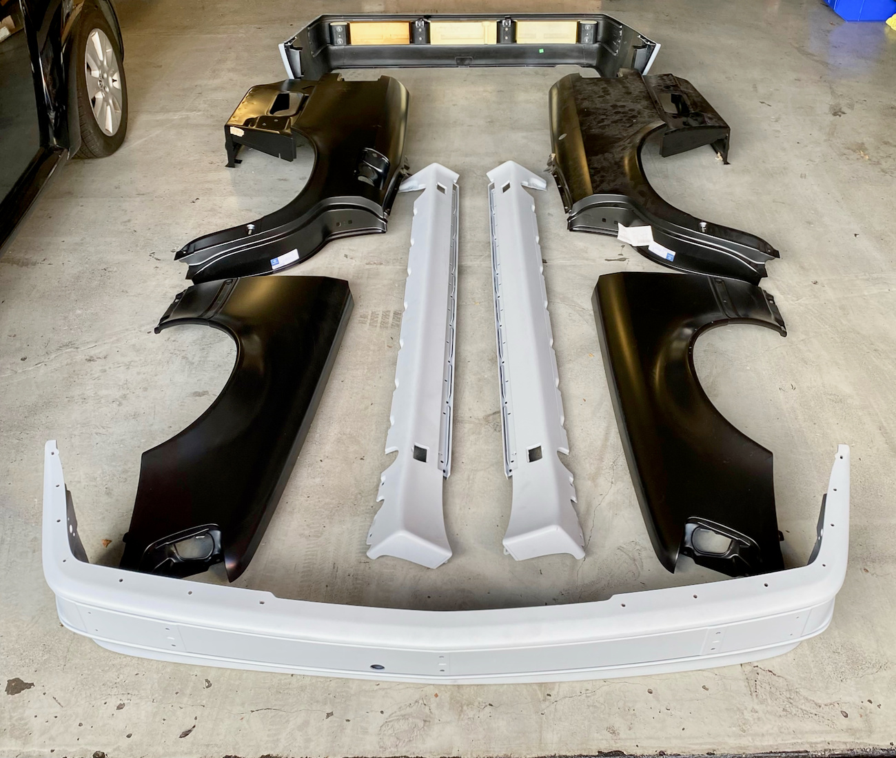 NOS, OEM Mercedes-Benz W124 E500/500E Fender & Body Parts Package For ...